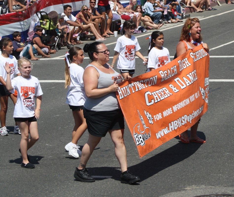 Huntington Beach Parade – Huntington Beach High School Cheer Dance ...