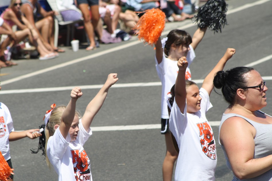 Huntington Beach Parade – Huntington Beach High School Cheer Dance ...